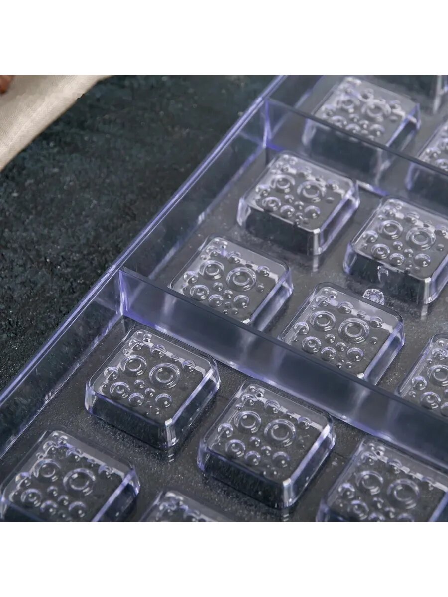 Форма пластиковая для шоколада 18 ячеек