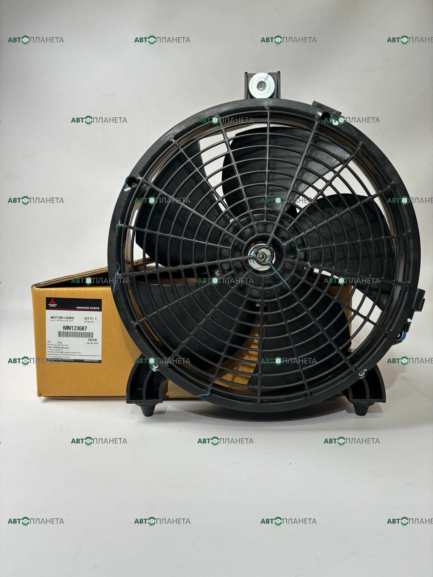 Мотор и кожух вентилятора радиат. кондиц Mitsubishi MN123607