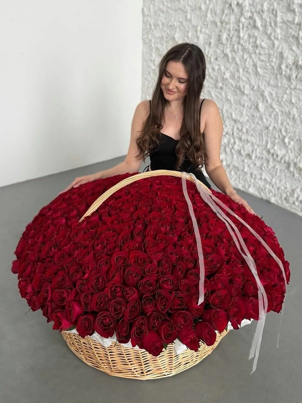 Корзина из 501 красной розы