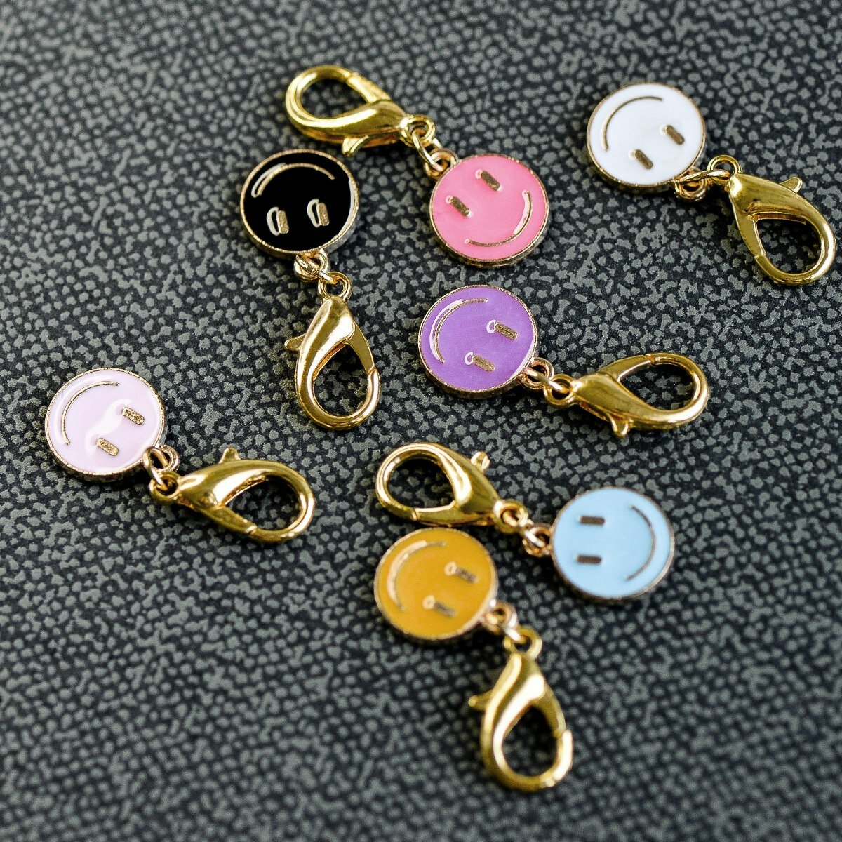 Кулон Подвеска металлическая смайл 8 шт. для рукоделия / браслета / сережек, эмаль, цвет золото, 13x1.5 мм, разные цвета в упаковке