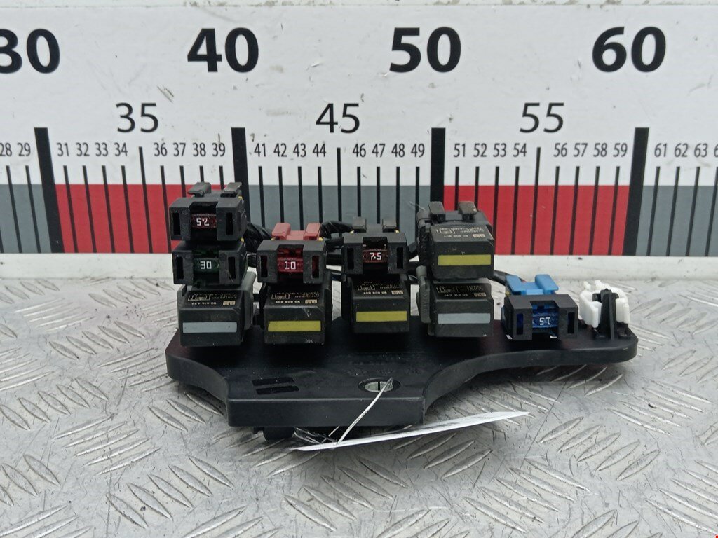 Блок предохранителей Opel Astra H 13222872 арт. 1931642