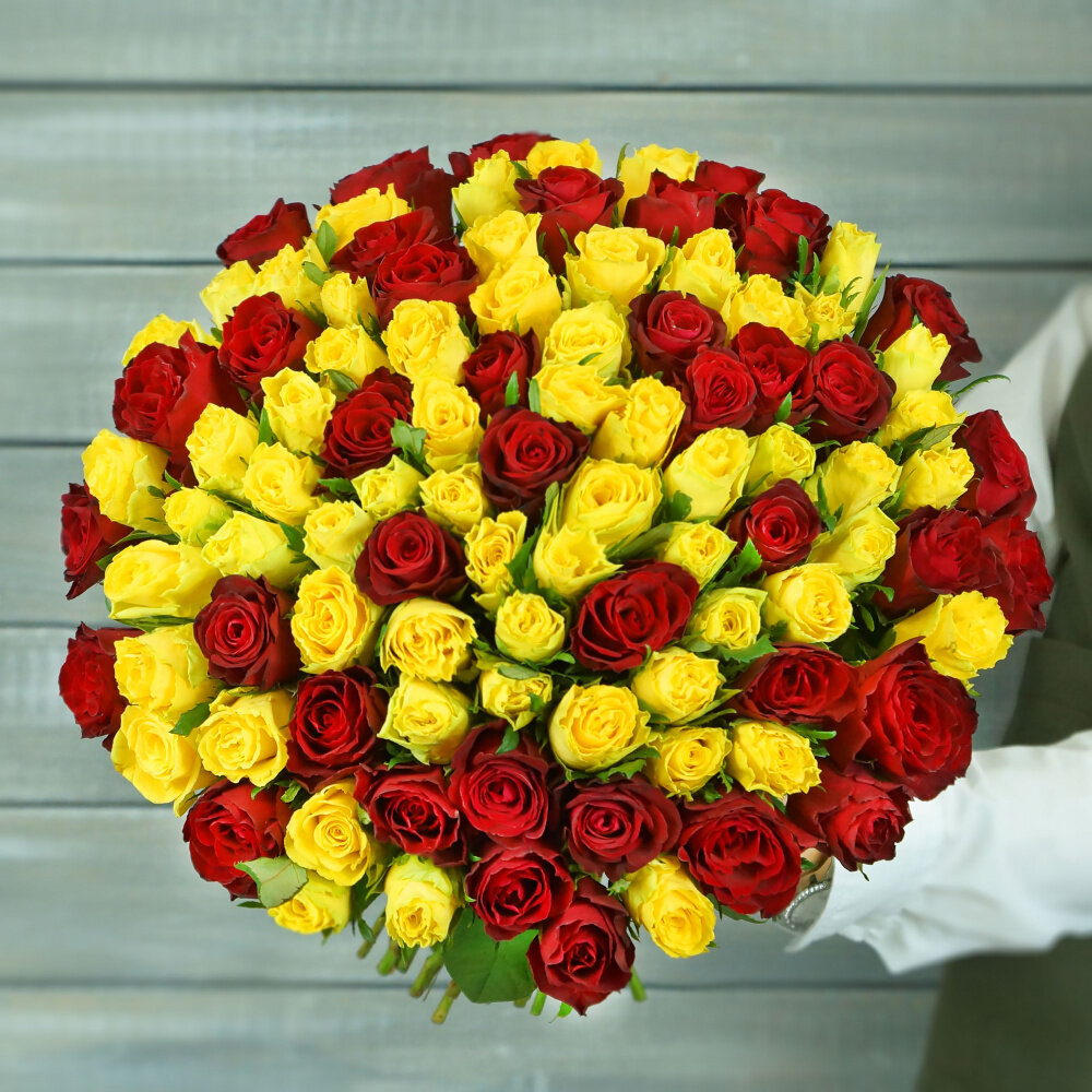 Букет из 101 желтая красная кенийская роза 40см от Букет Маркет
