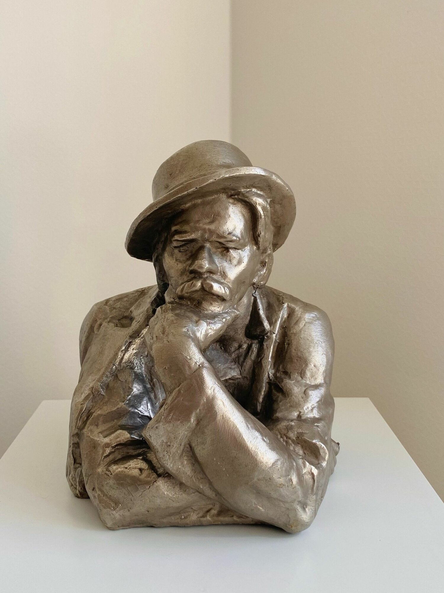 Бюст "Максим Горький в шляпе" СССР 1975. Силумин. Высота: 23 см. Автор: Л. М. Торич