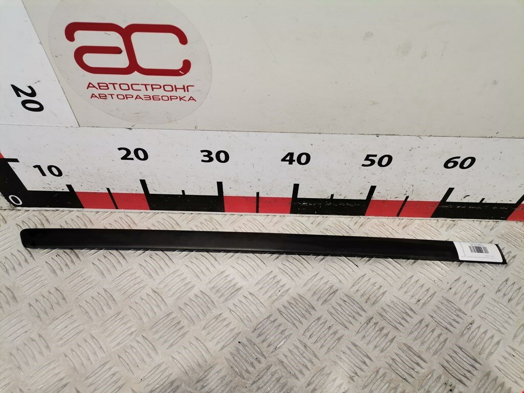 Накладка (молдинг) двери задней правой Volkswagen Golf 4 1J4853754D арт. 1547535