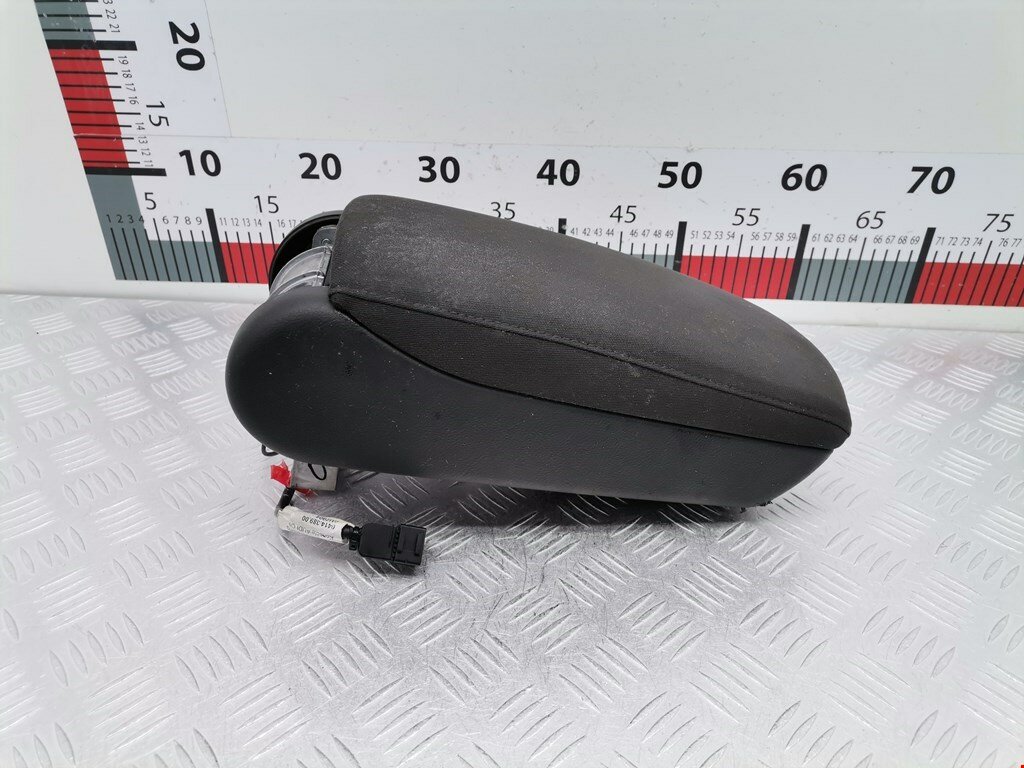 Подлокотник Audi A6 C6 4F0864245T арт. 2003262