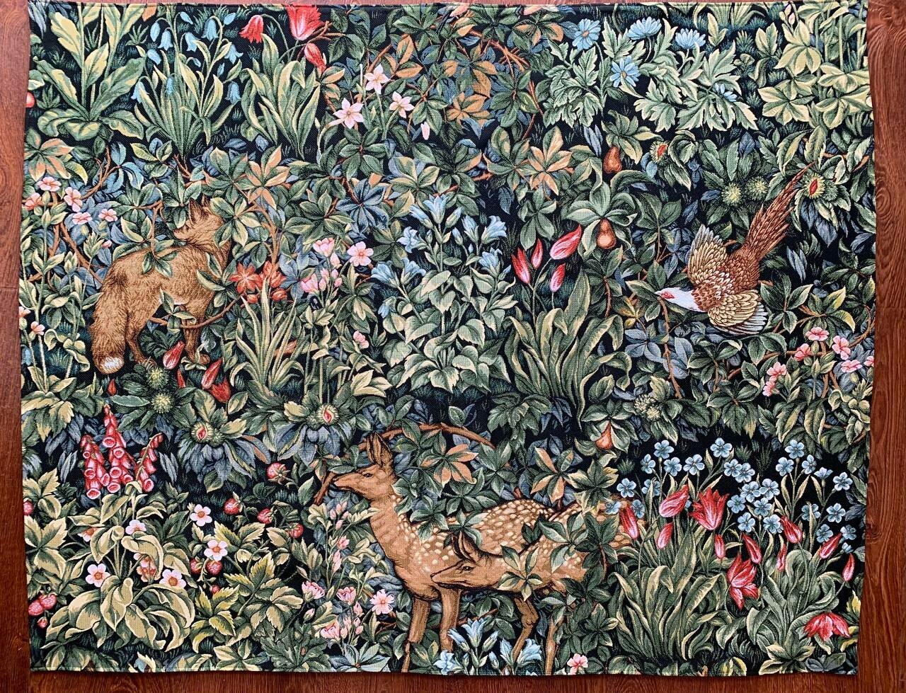 Панно гобеленовое на стену "Лесные обитатели. Олени, Куропатка, Лиса" У. Моррис, 140х110 см / Гобелен средневековый