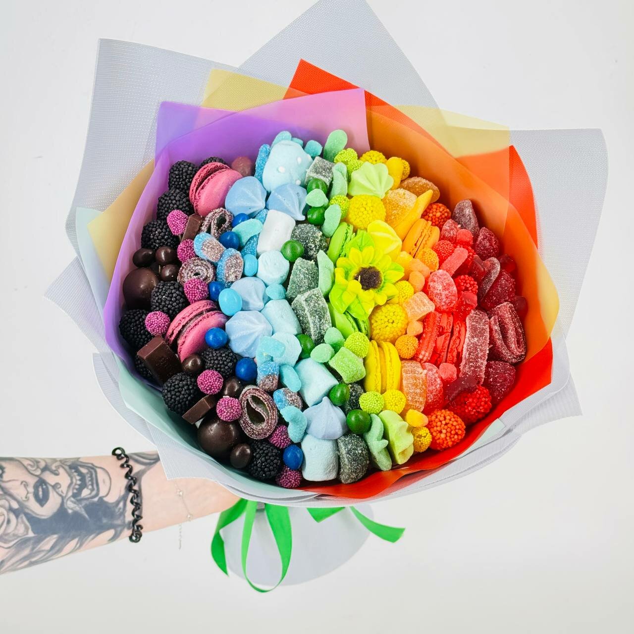 Букет "Сладкая радуга" Подарочный набор сладостей из мармелада, зефира, макарони, шоколада