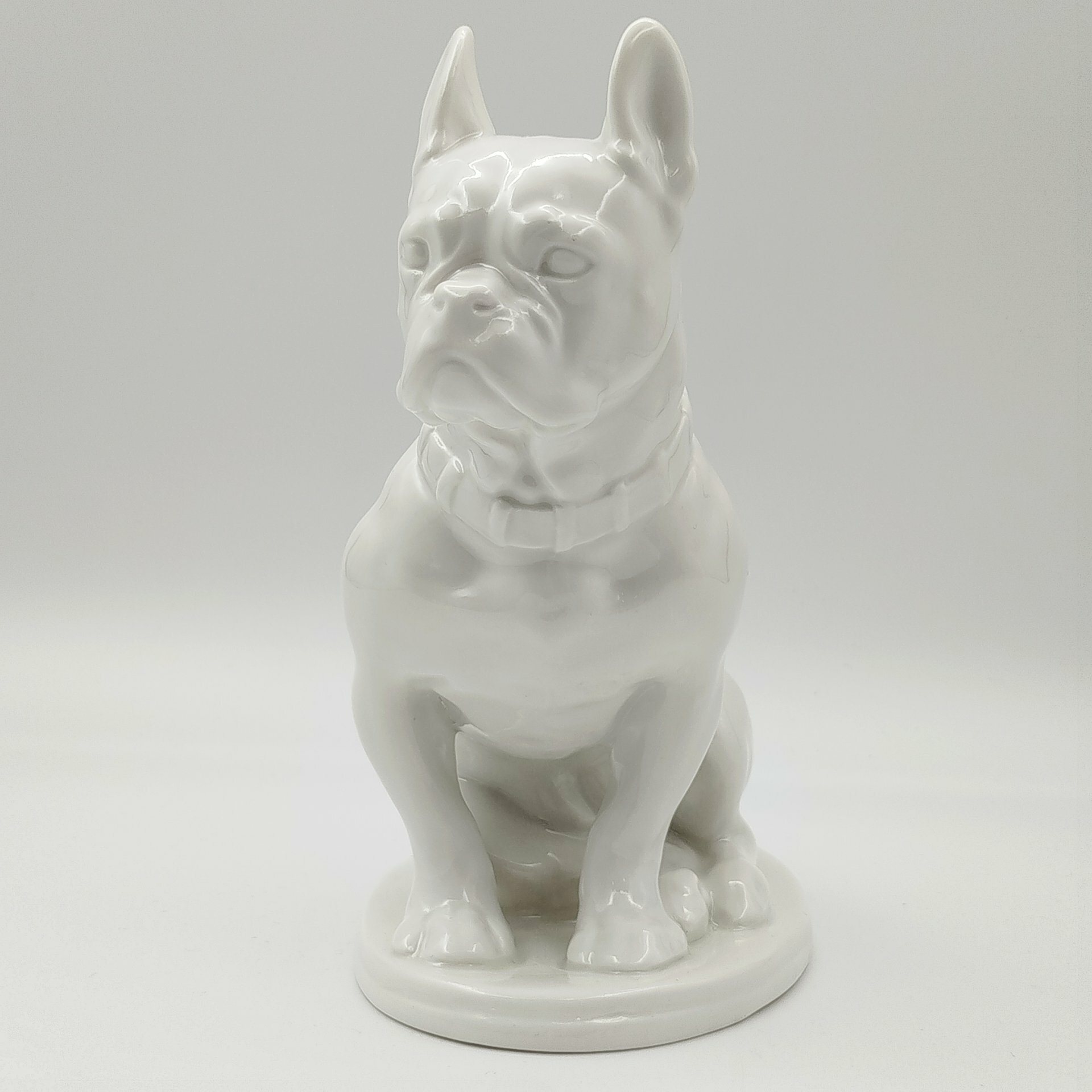 Статуэтка "Боксер", скульптор В. С. Драчинская, фарфор