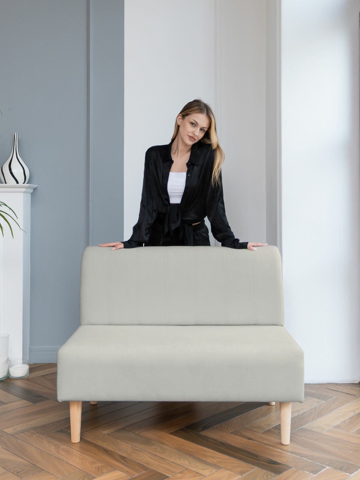 Банкетка на ножках