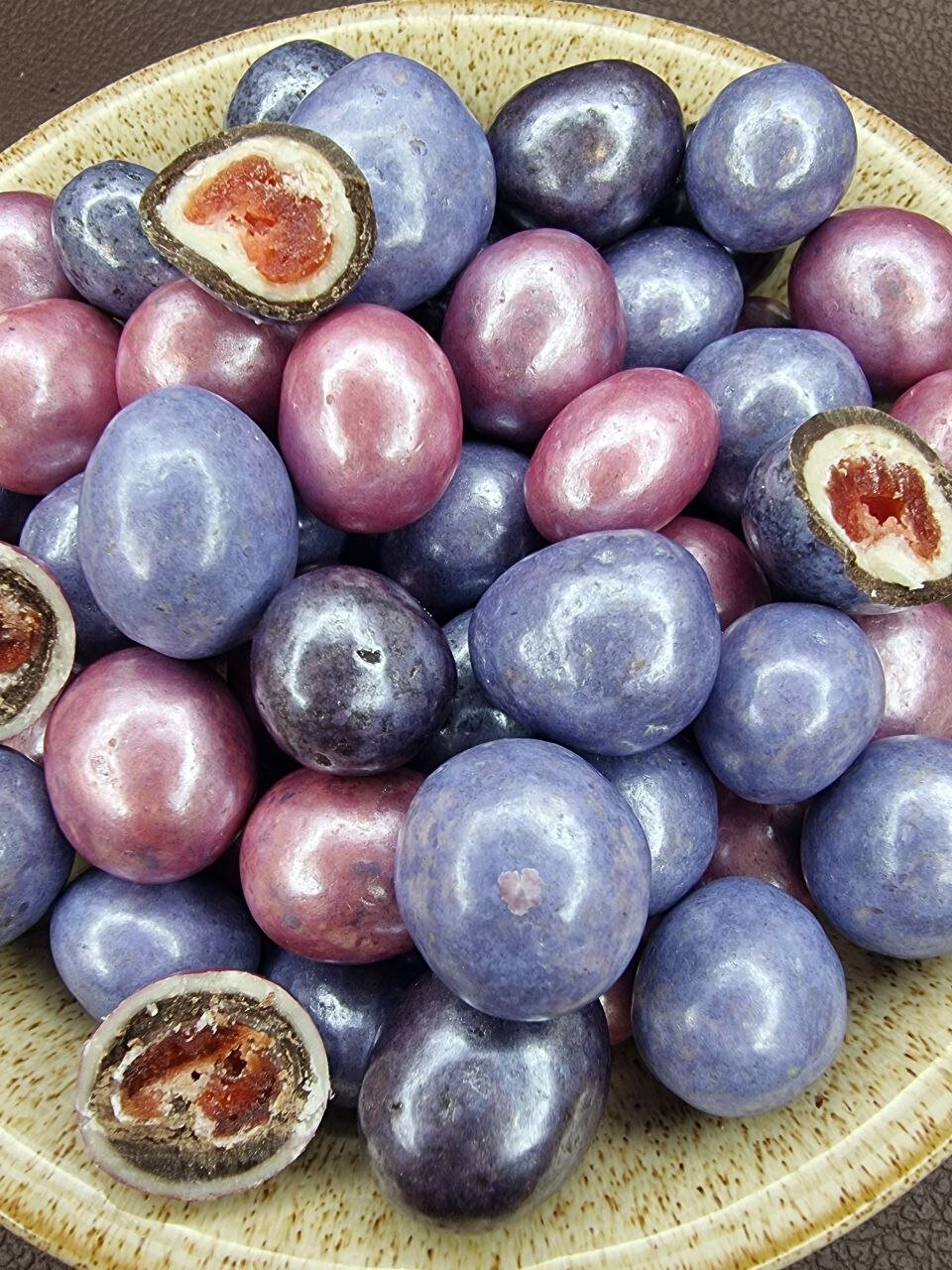 Вишня Два шоколада ассорти в белой и темной шоколадной глазури 1000 Гр.