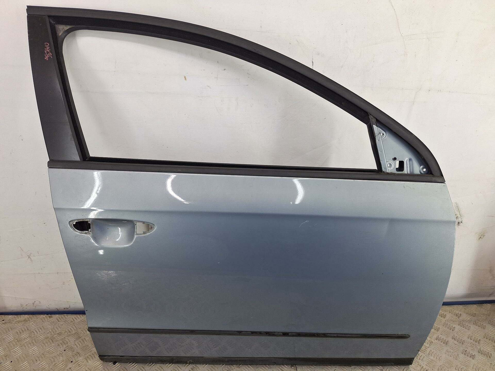 Дверь передняя правая Volkswagen Passat B6 2009