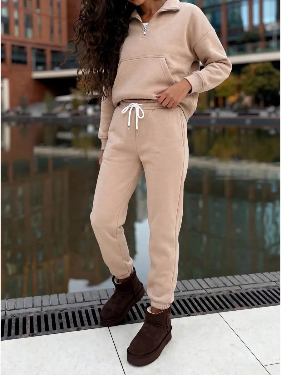 Костюм спортивный