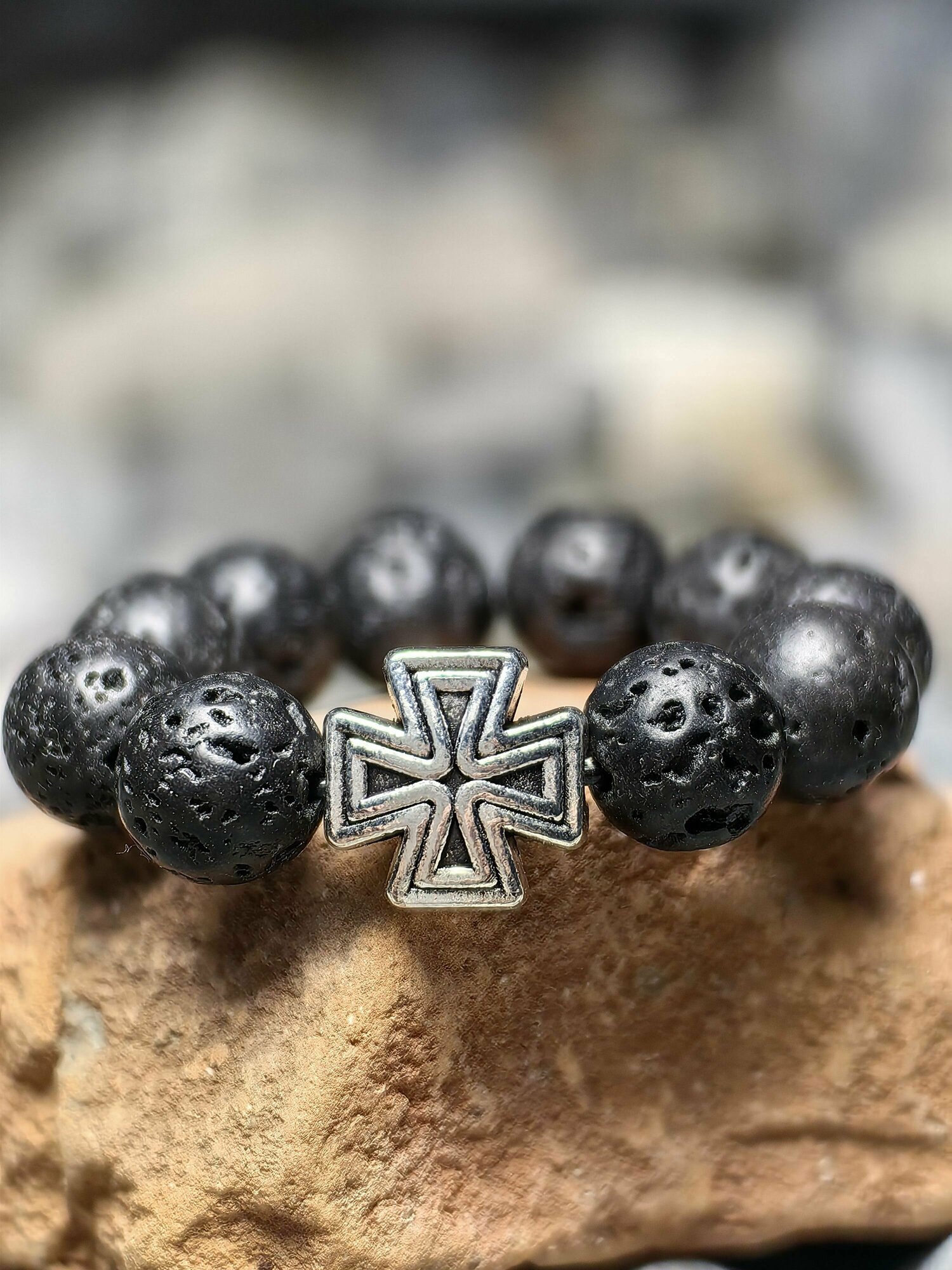 Чётки, вулканическая лава