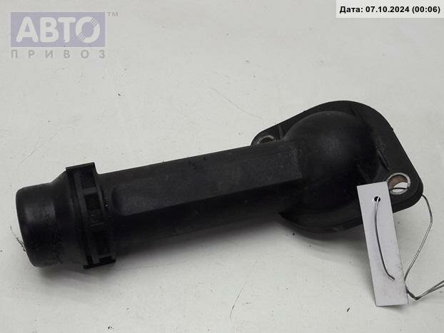 Фланец (тройник) системы охлаждения Volkswagen Passat B5