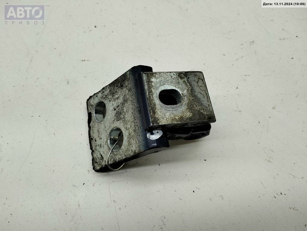 Петля двери передней правой Volkswagen Golf-3