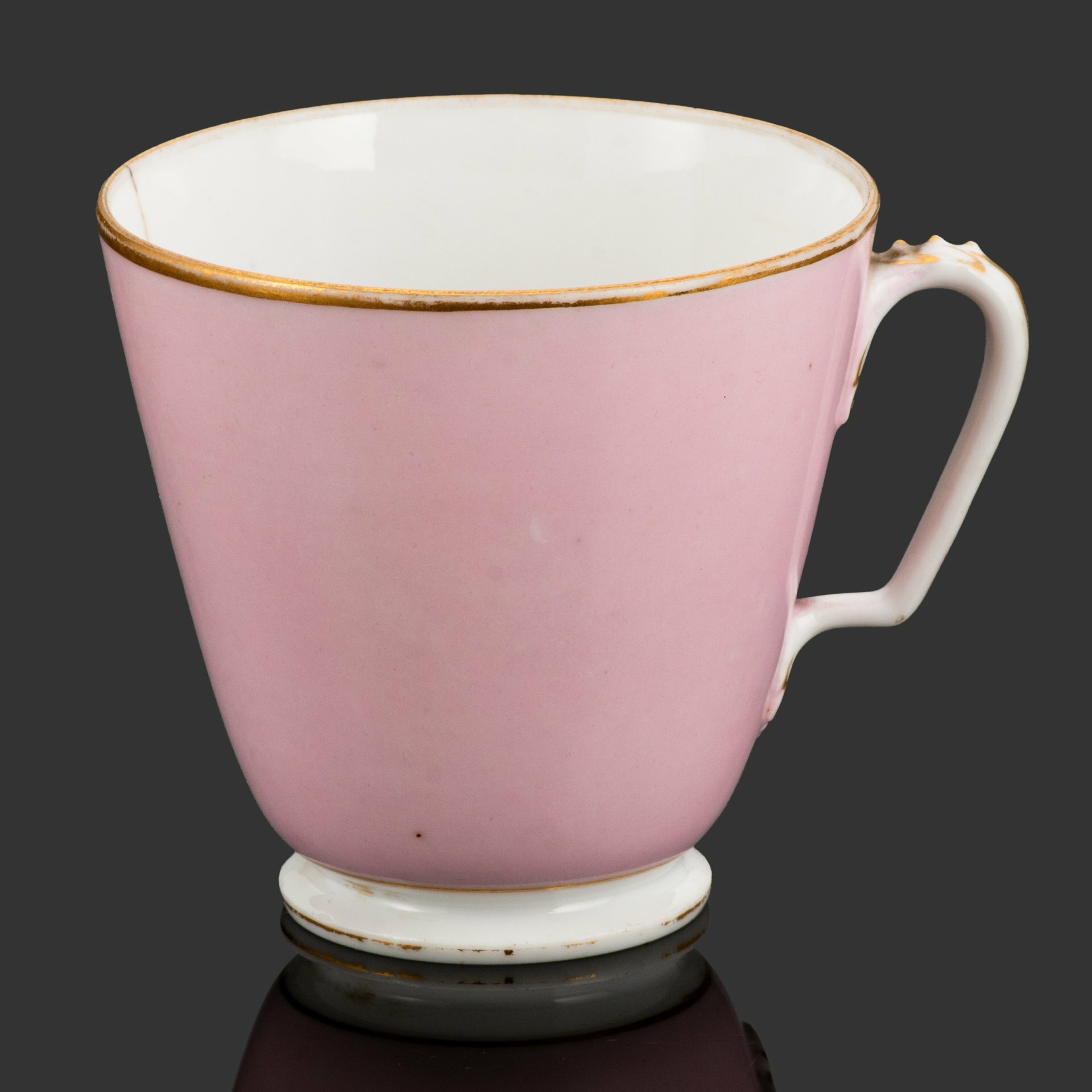 Чашка кофейная розового цвета, фарфор, крытье, золочение