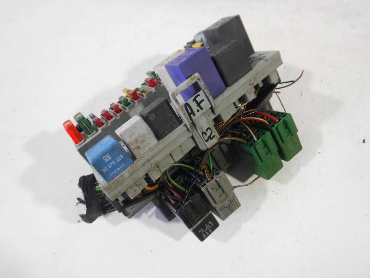 Блок предохранителей Opel Astra F (1991—2005) 90484989