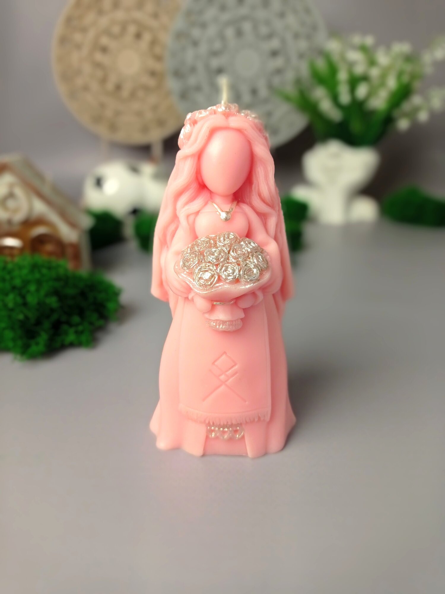 Свеча DekorAng "Берегиня Невеста", 100 % пчелиный воск, ручная работа, ручная роспись, цвет розовый