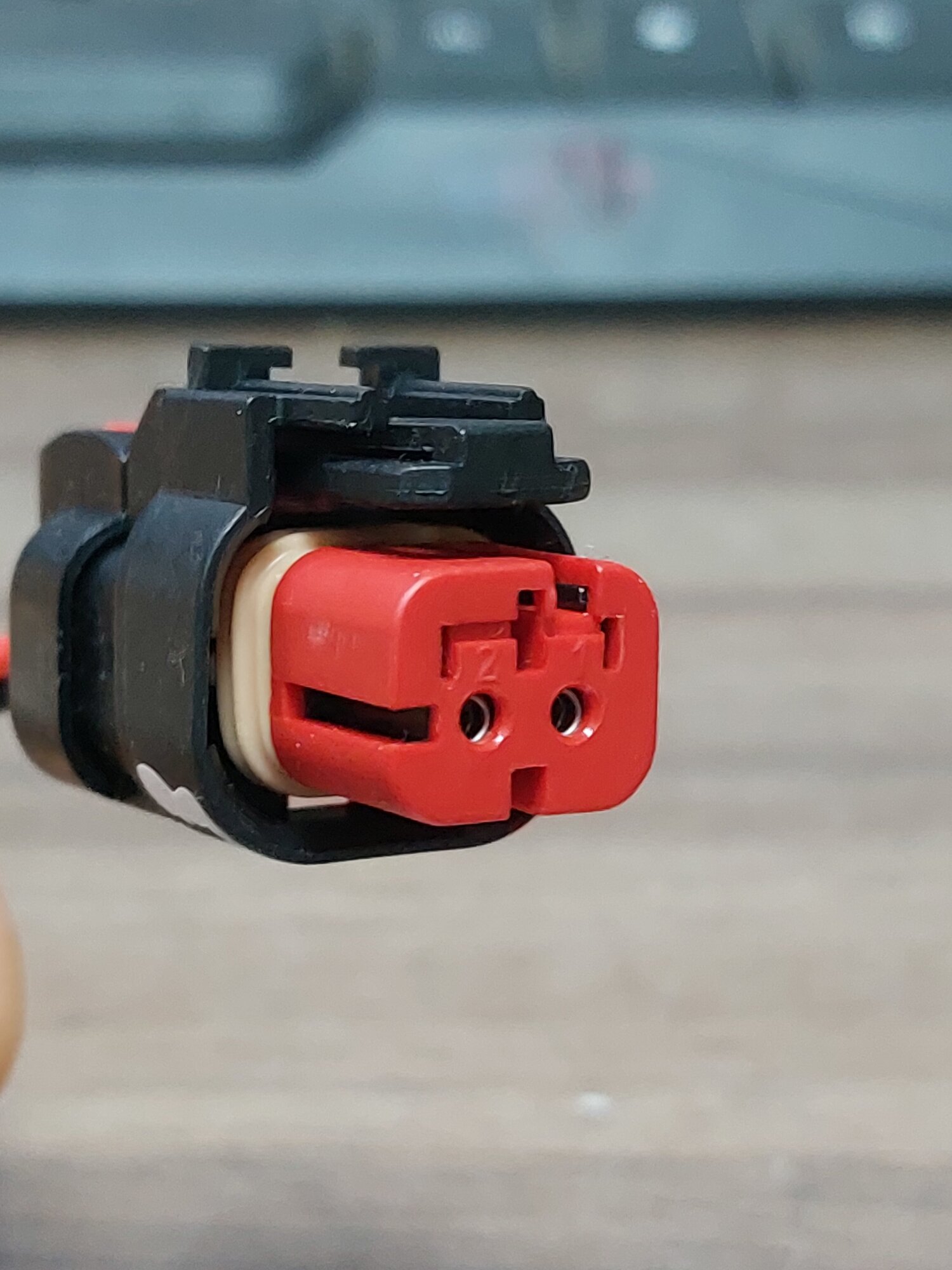 Разъем (штекер) 2 контакта датчика распредвала AMP / TE эл. магн клапана (красный) Renault Ciroen Toyota