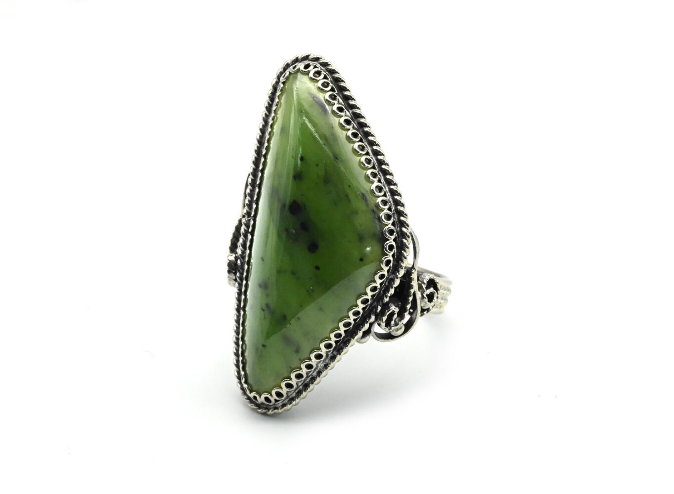 Кольцо, нефрит