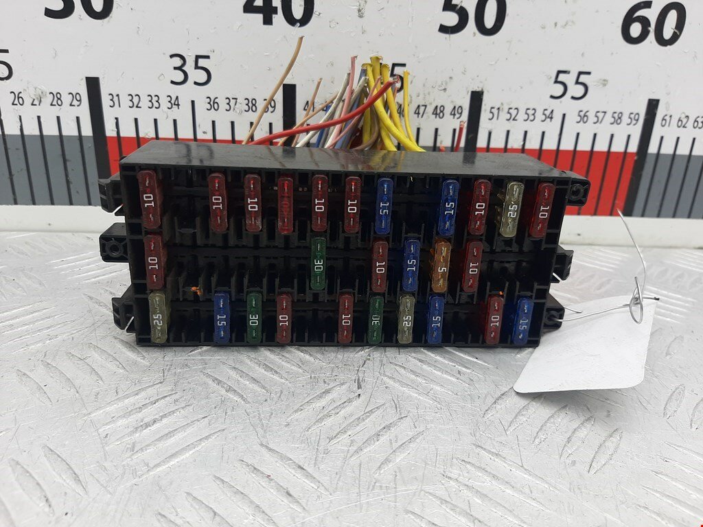 Блок предохранителей Opel Vivaro A арт. 2020495