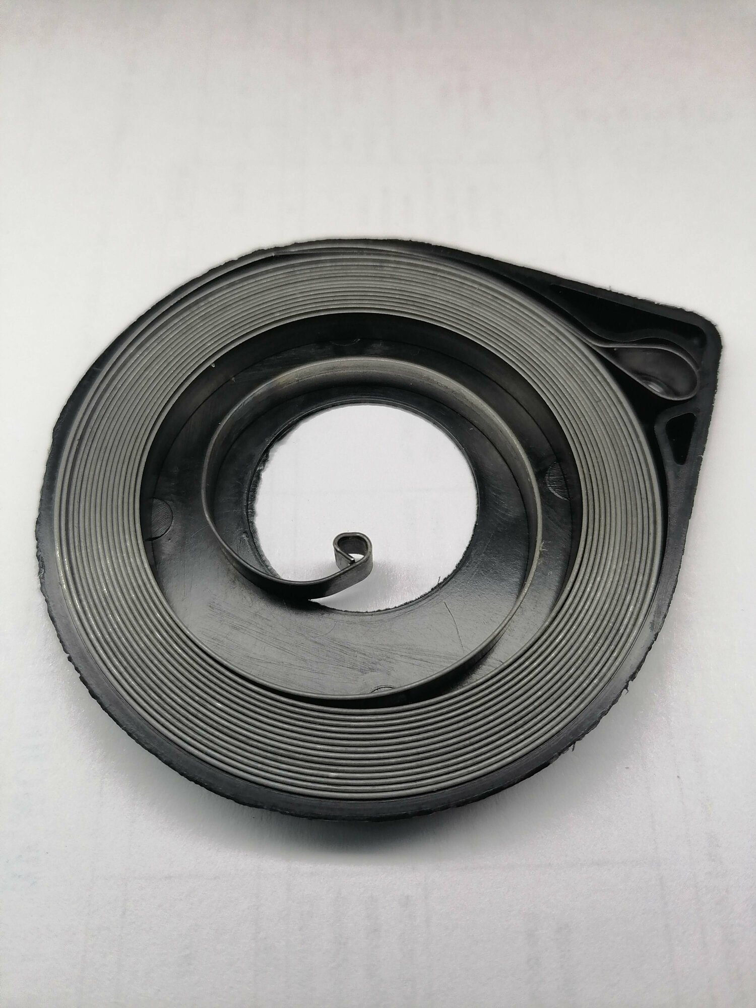 Пружина стартера бензопилы CHAMPION 237, 241, 251, 256 возвратная, комплект с корпусом пружины / YD4500-25212