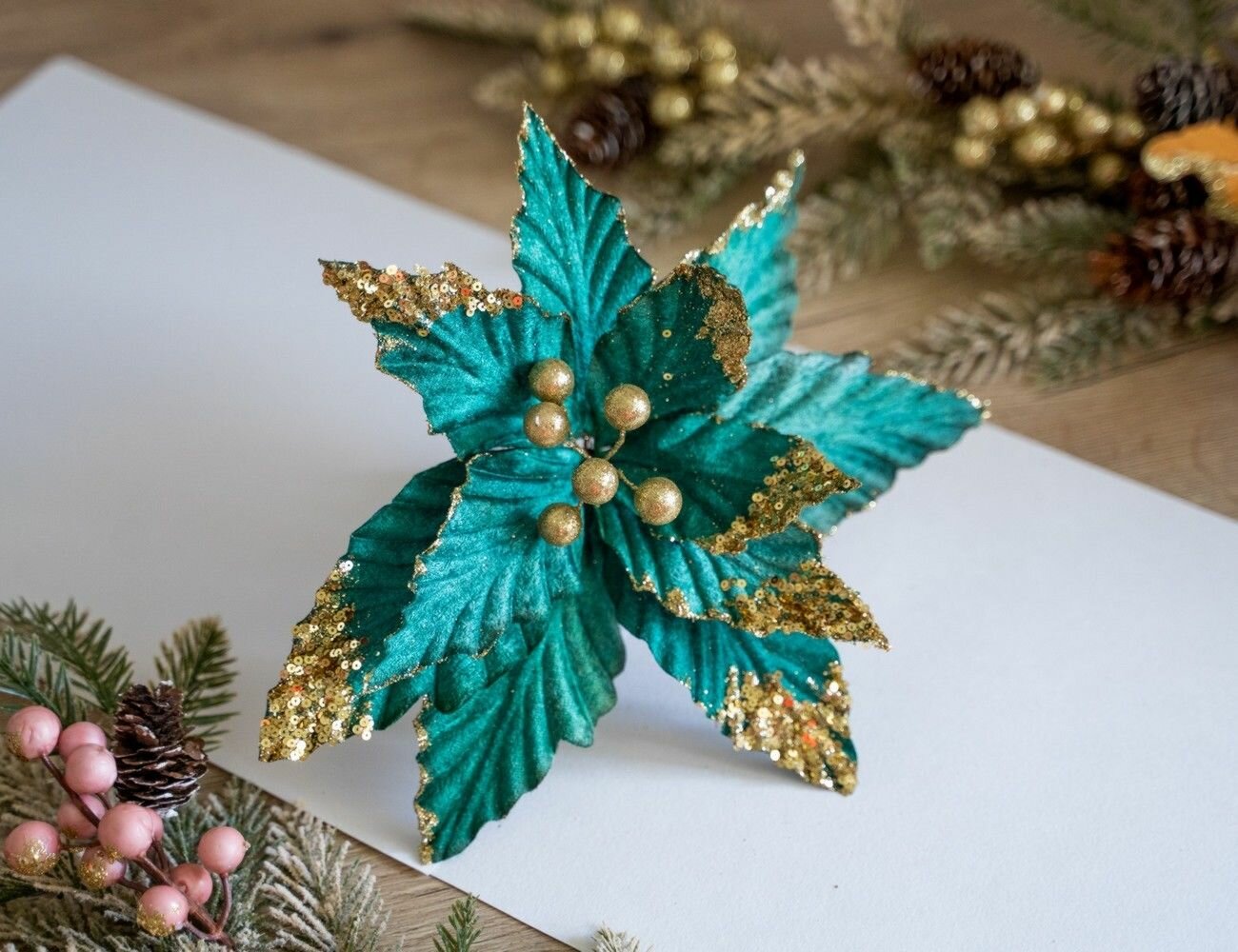 Пуансеттия на клипсе, бирюзово-золотая, 28 см, Due Esse Christmas