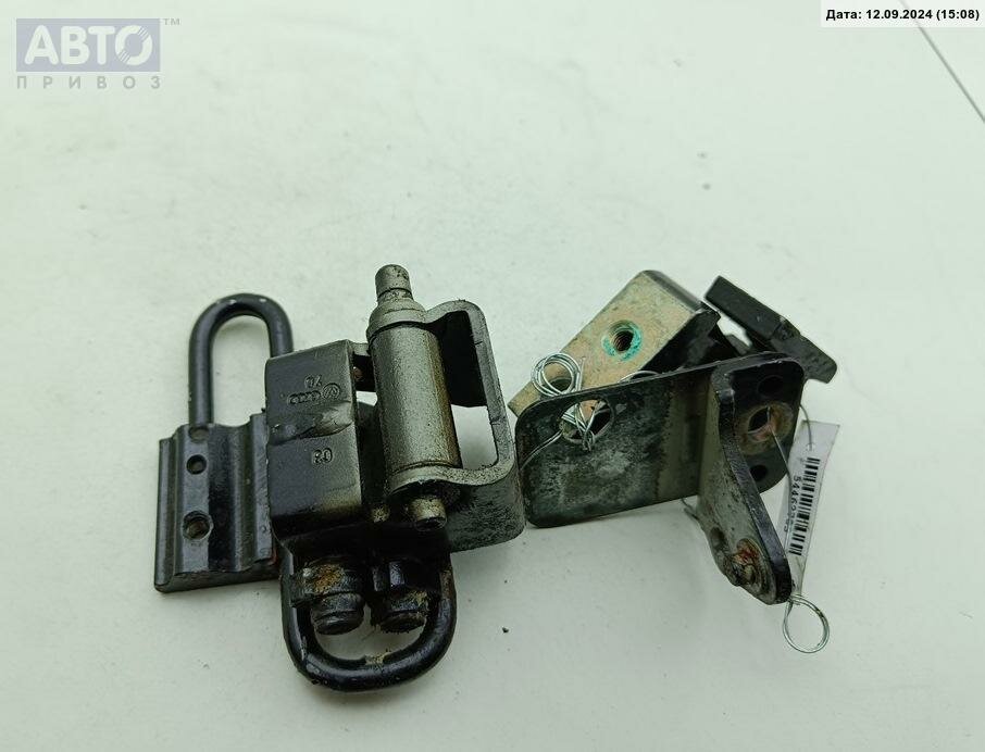 Петля двери задней левой Volkswagen Passat B5+ (GP)