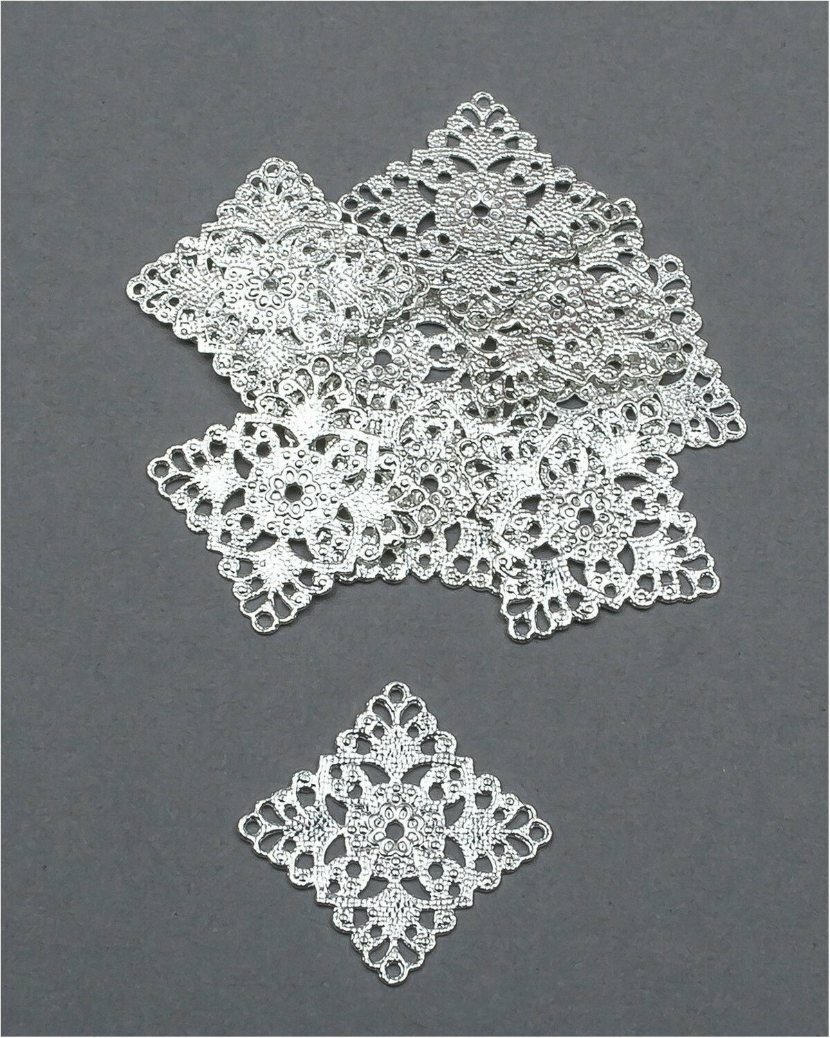 Филигрань квадрат 16 мм посеребренный 20 шт.