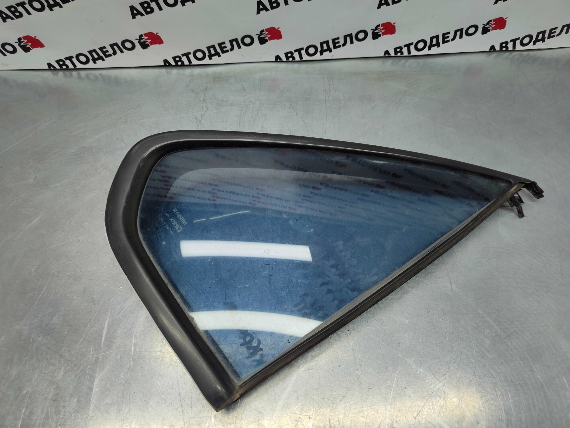 Форточка двери задняя правая Bluebird U14 1996 г.в