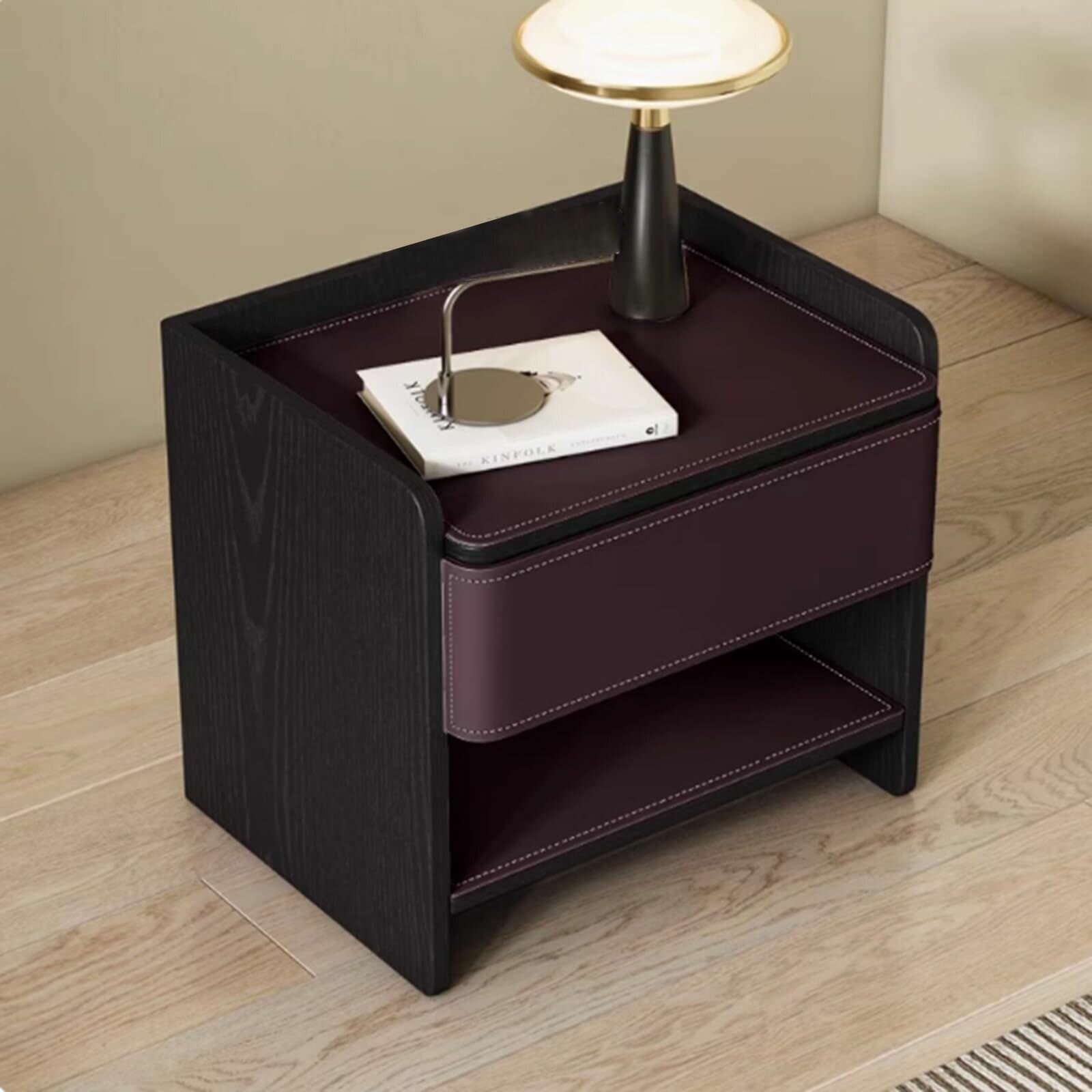 Прикроватный столик из седельной кожи