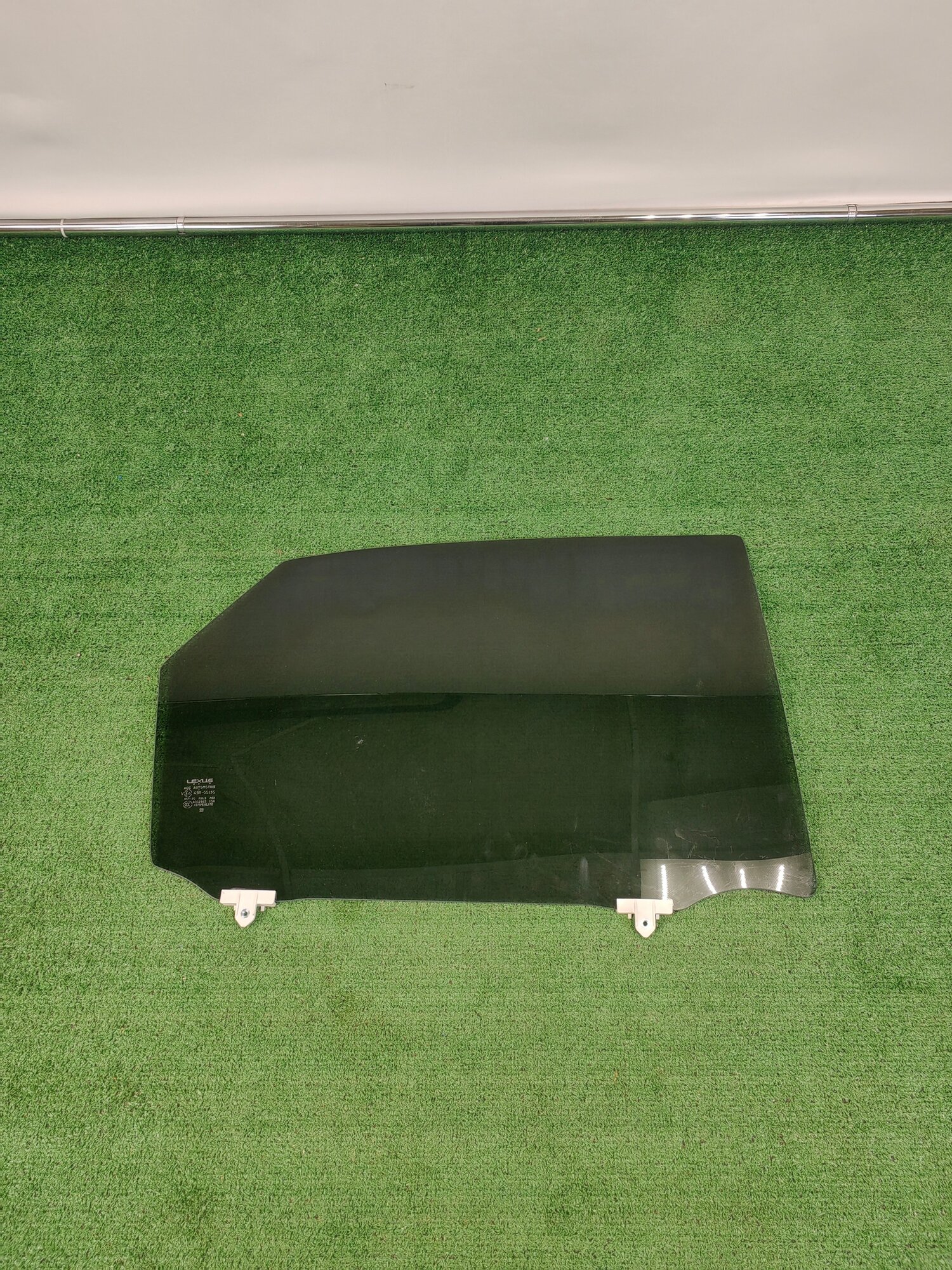 Toyota Стекло заднее правое Lexus RX 6810348210