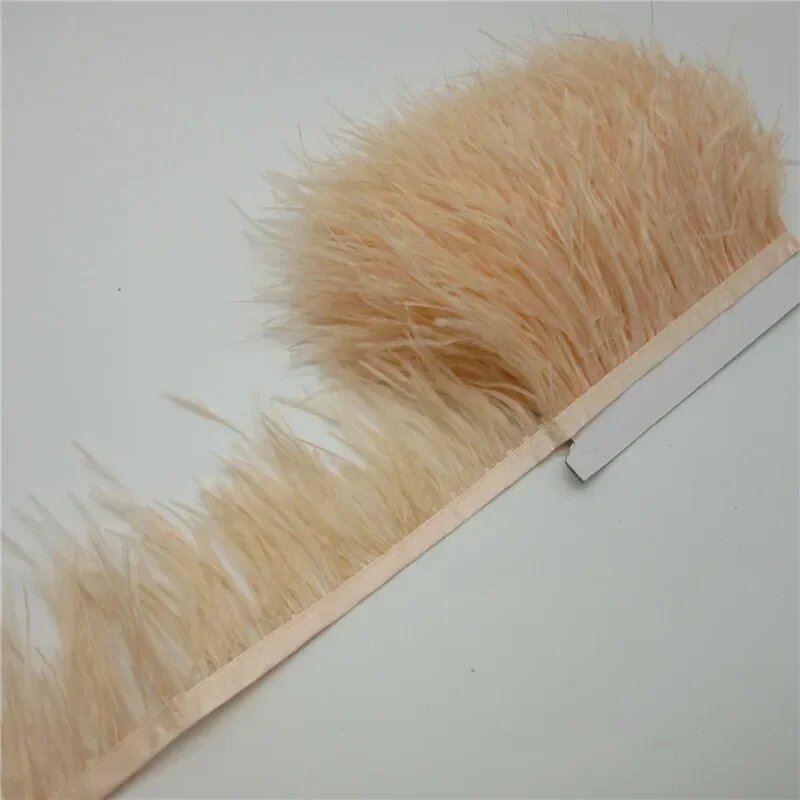 Лента из страусиных перьев 8-10 см белая 1 метр Шампанское