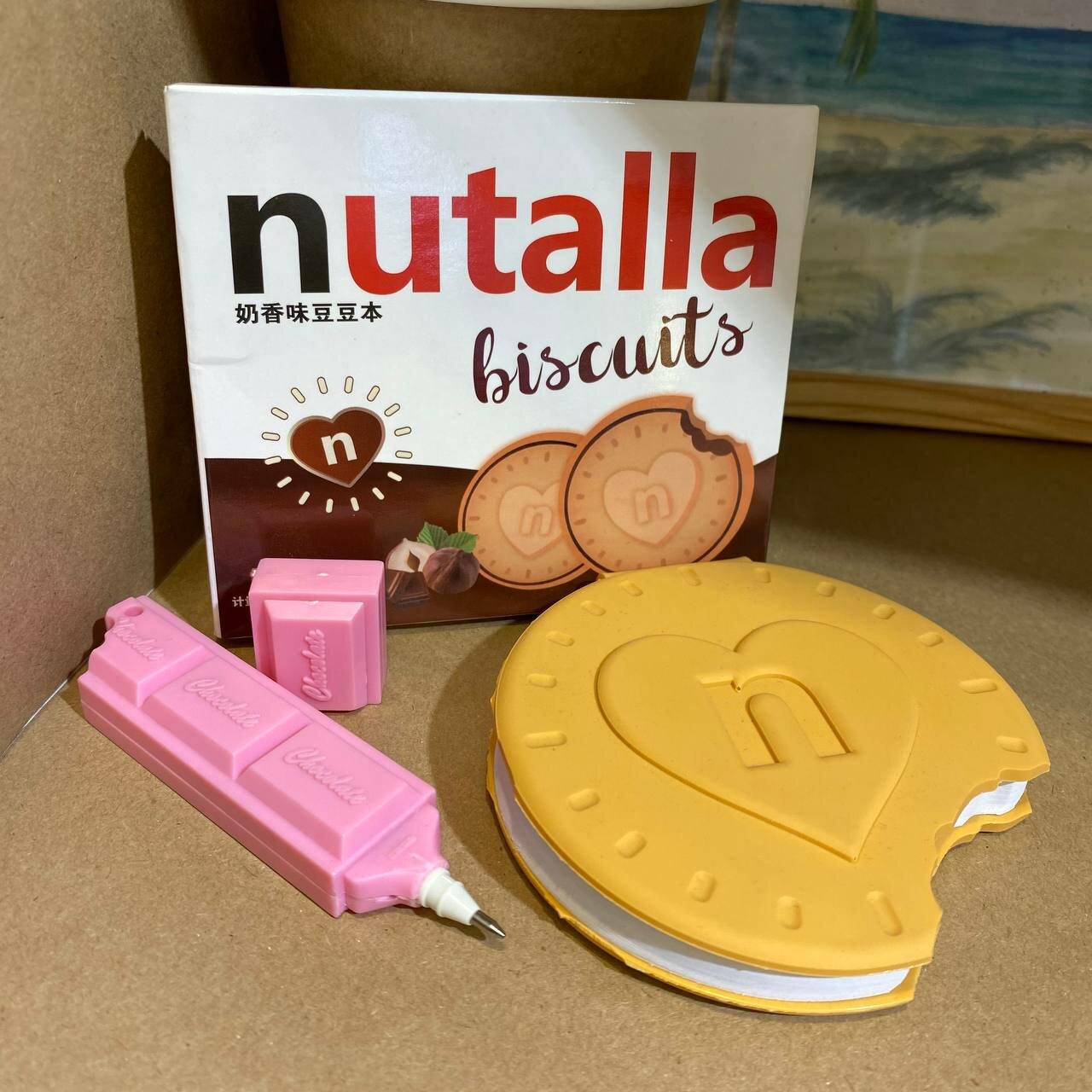 Ароматный блокнот в виде бисквитного печенья Nutalla (80 листов) + ручка в виде розовой шоколадки (синяя паста)