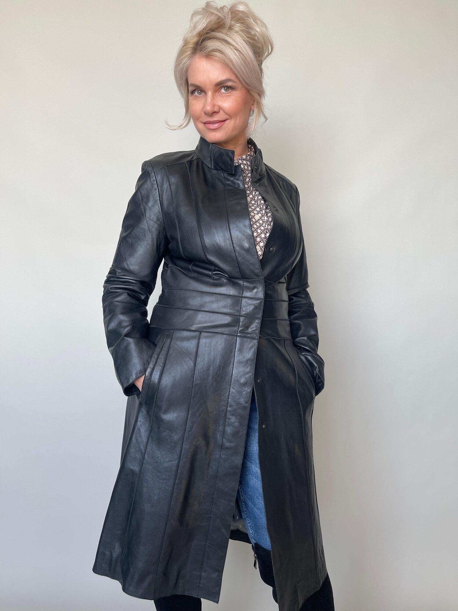 Плащ женский тм LA REINE BLANCE натуральная кожа р.42-44 /12321/