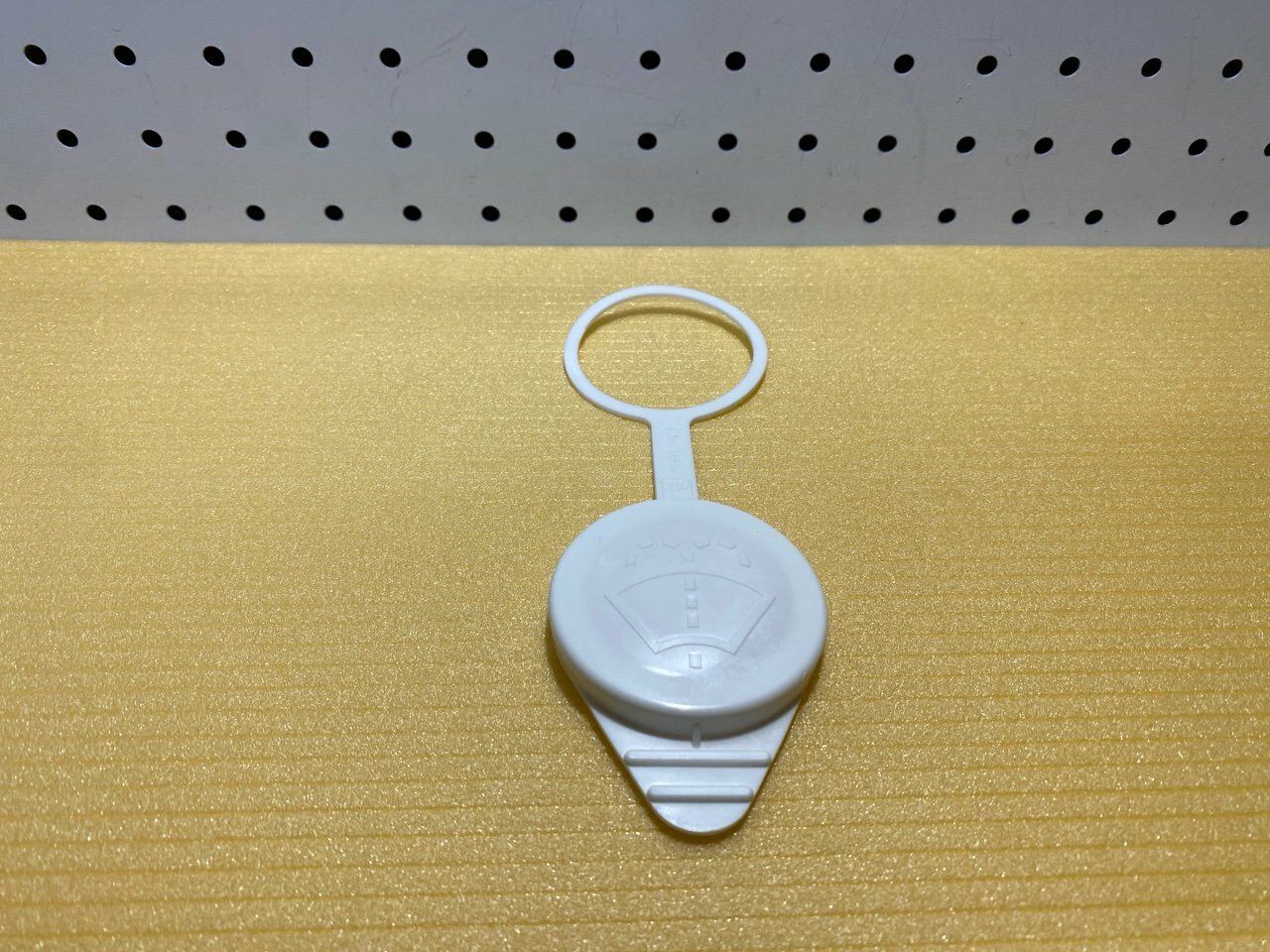 Крышка бачка омывателя MAN F90 F2000 M90 (МАН Ф90 Ф2000 М90) SHAANXI SHACMAN