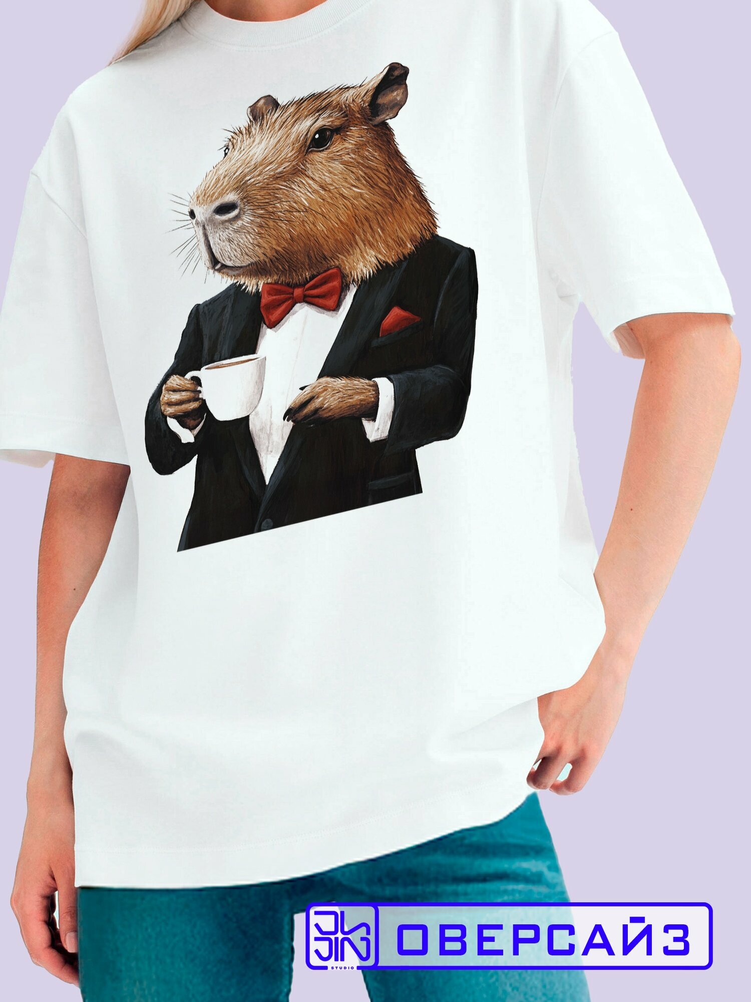 Футболка Jujin Studio оверсайз женская с принтом Капибара смешная, черно белая в черном смокинге с чашками и мемами, белый хлопковый трикотаж с прикольным рисунком на груди