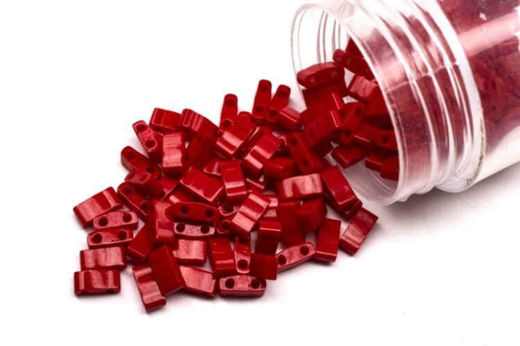 Бисер японский MIYUKI Half TILA #0408 красный, непрозрачный, 5 грамм