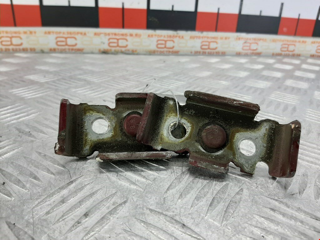 Петля крышки (двери) багажника Chevrolet Tahoe (GMT800) 15134524 арт. 756235