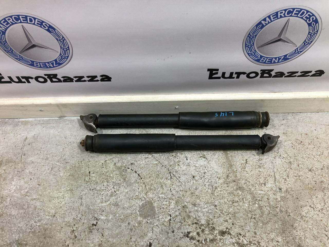 Передний амортизатор Mercedes W116 A1163200030