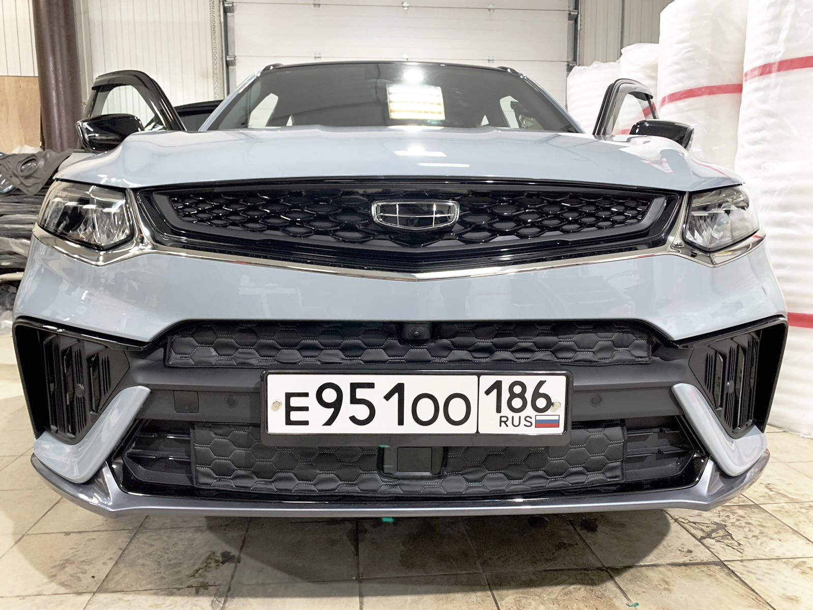 Утеплитель радиатора для Geely Tugella 2020- н. в. Камера Радар Комплект верх/низ
