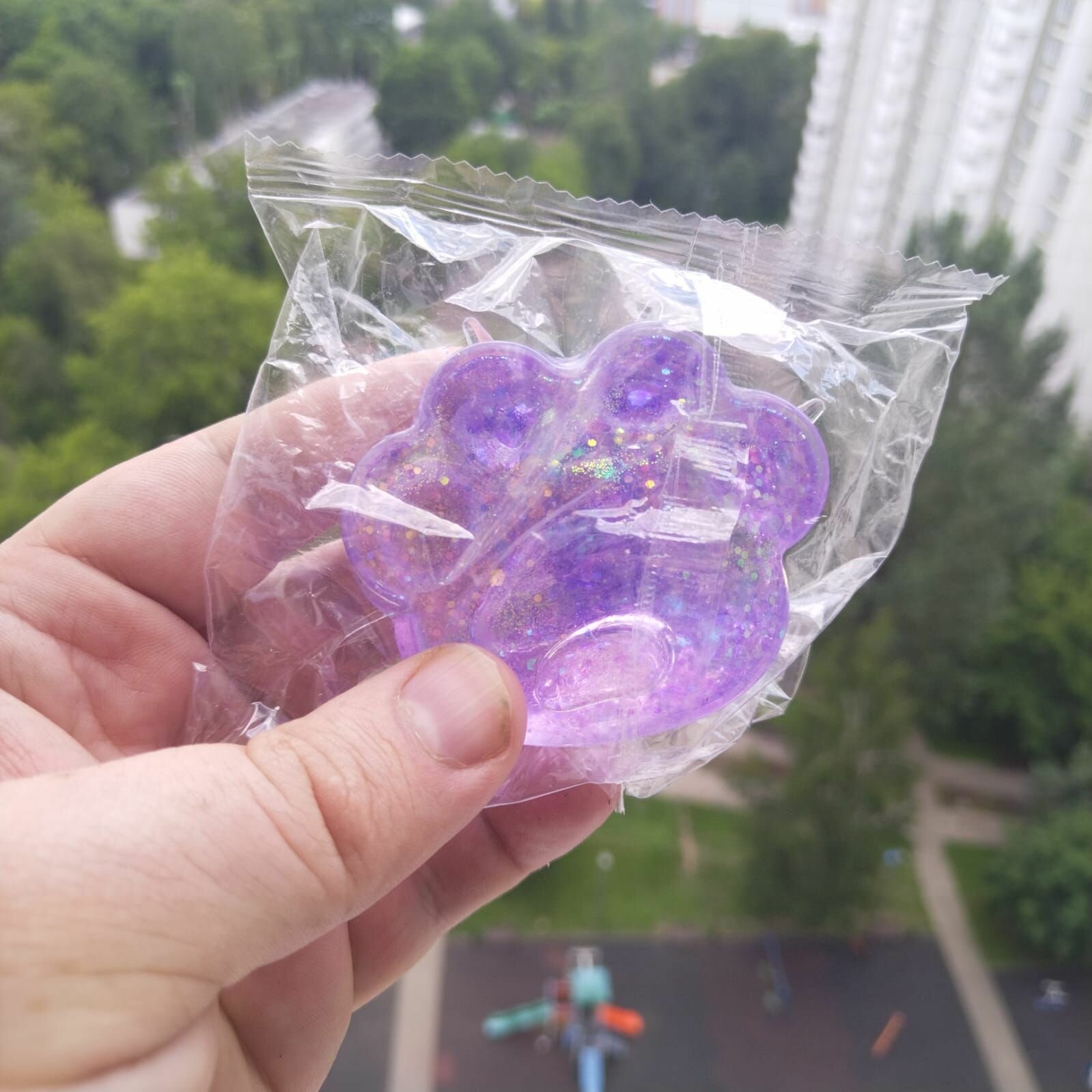 Антистресс игрушка лапка кошака фиолетовый