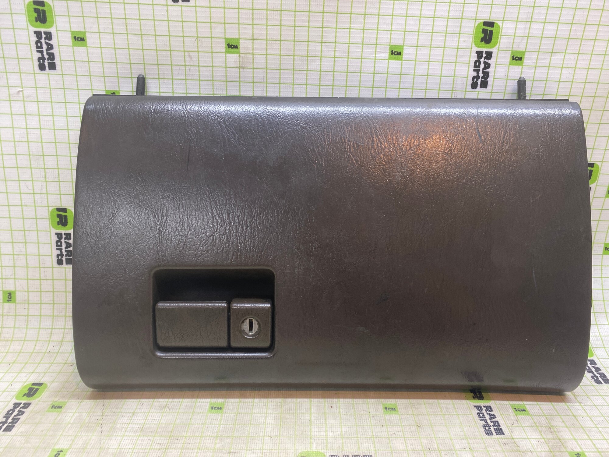 Крышка бардачка для Toyota Mark II