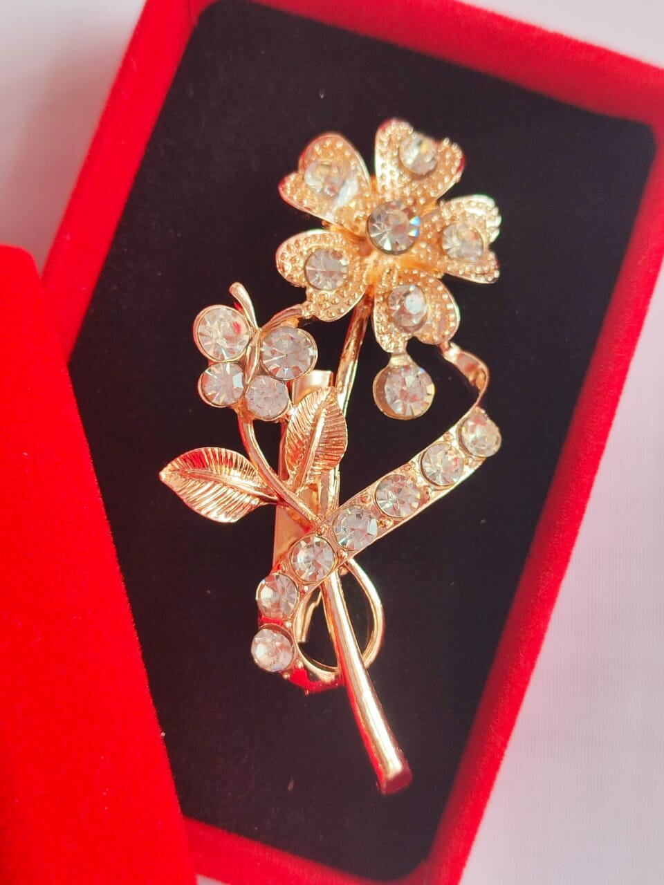 Брошь, стразы