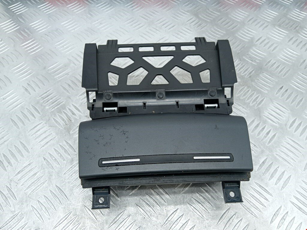 Урна автомобильная Audi A3 8P 8P0857951 арт. 1795334
