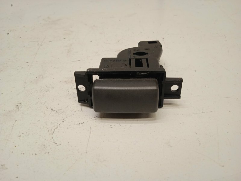 Б/У открывания бардачка, БМВ 7 E65/66 Кнопка BMW 7-Series 2001-2005 E65 76566 BMW арт. 51167044003