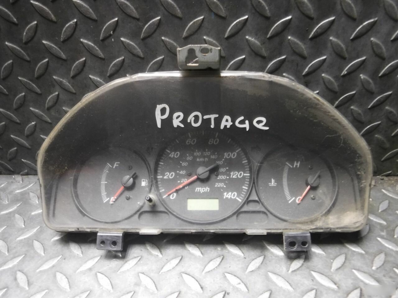 Панель приборов Mazda Protege BJ (1998—2004)