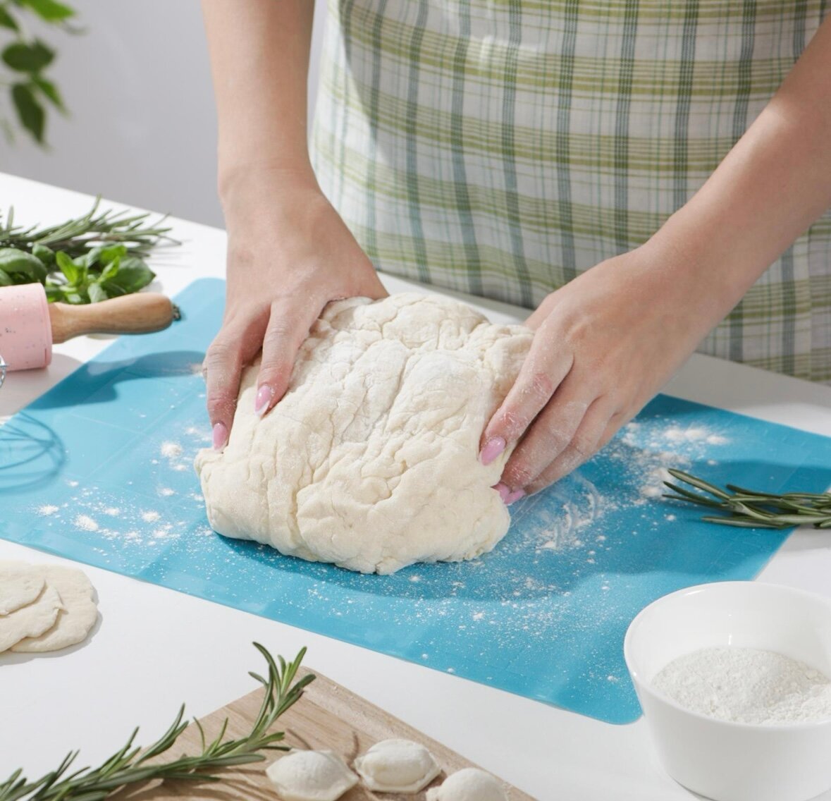 Коврик для выпечки и раскатки теста с разметкой Доляна «Буссен», силикон, 38×28 см, МИКС