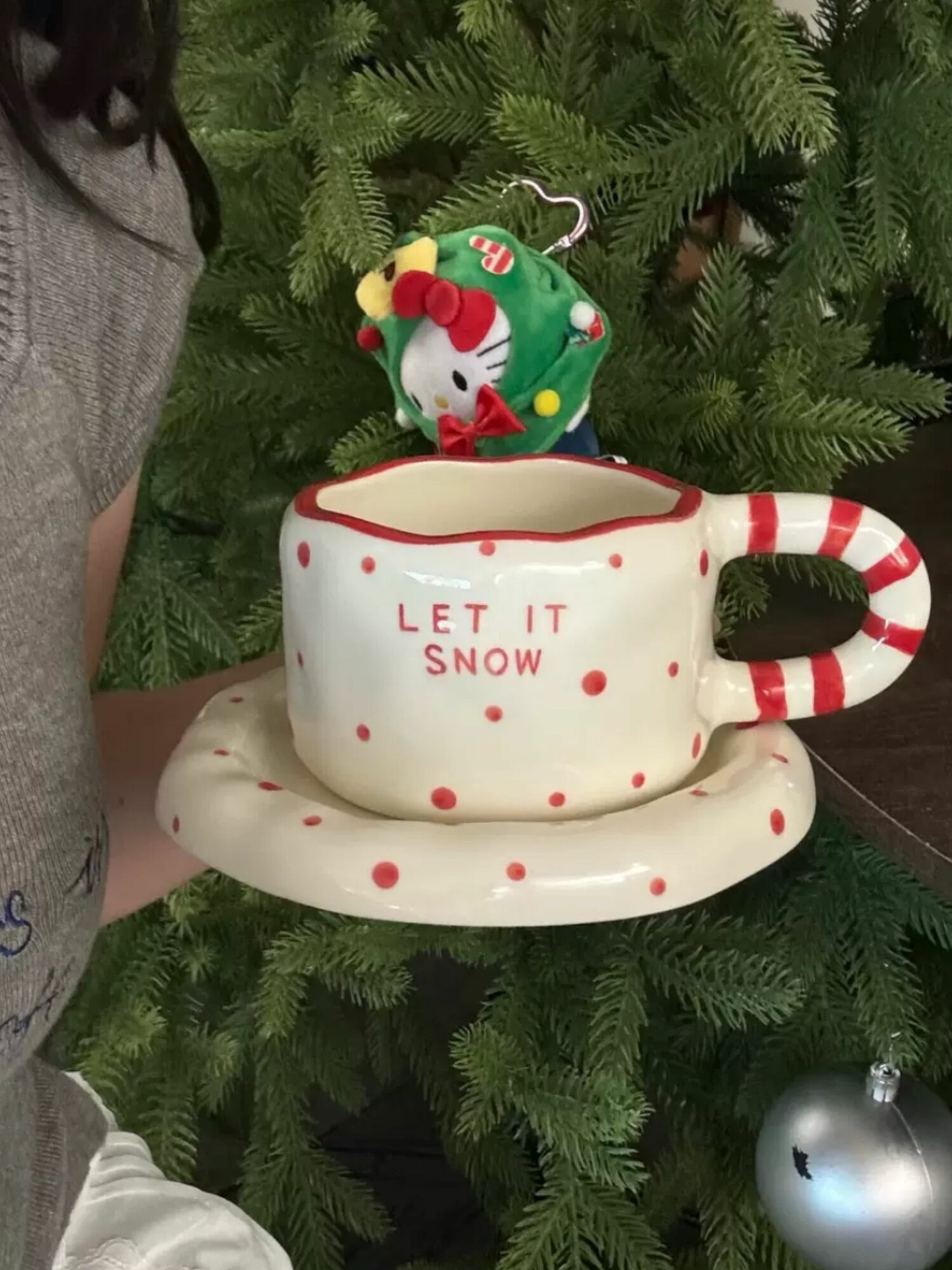 Кружка "Let It Snow" с блюдцем и плюшкой Hello Kitty, рождественский дизайн, леденцовая ручка, для дома и подарка
