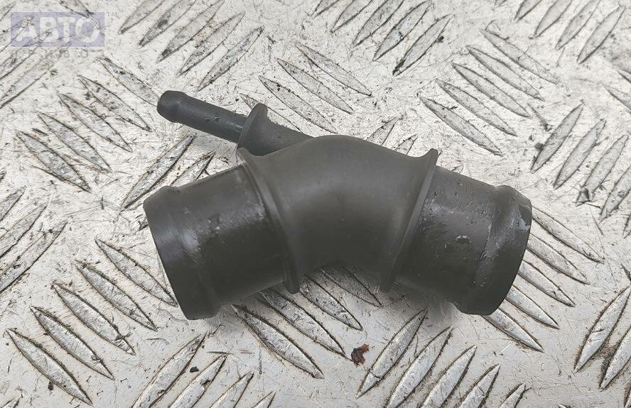 Фланец (тройник) системы охлаждения Volkswagen Golf-4